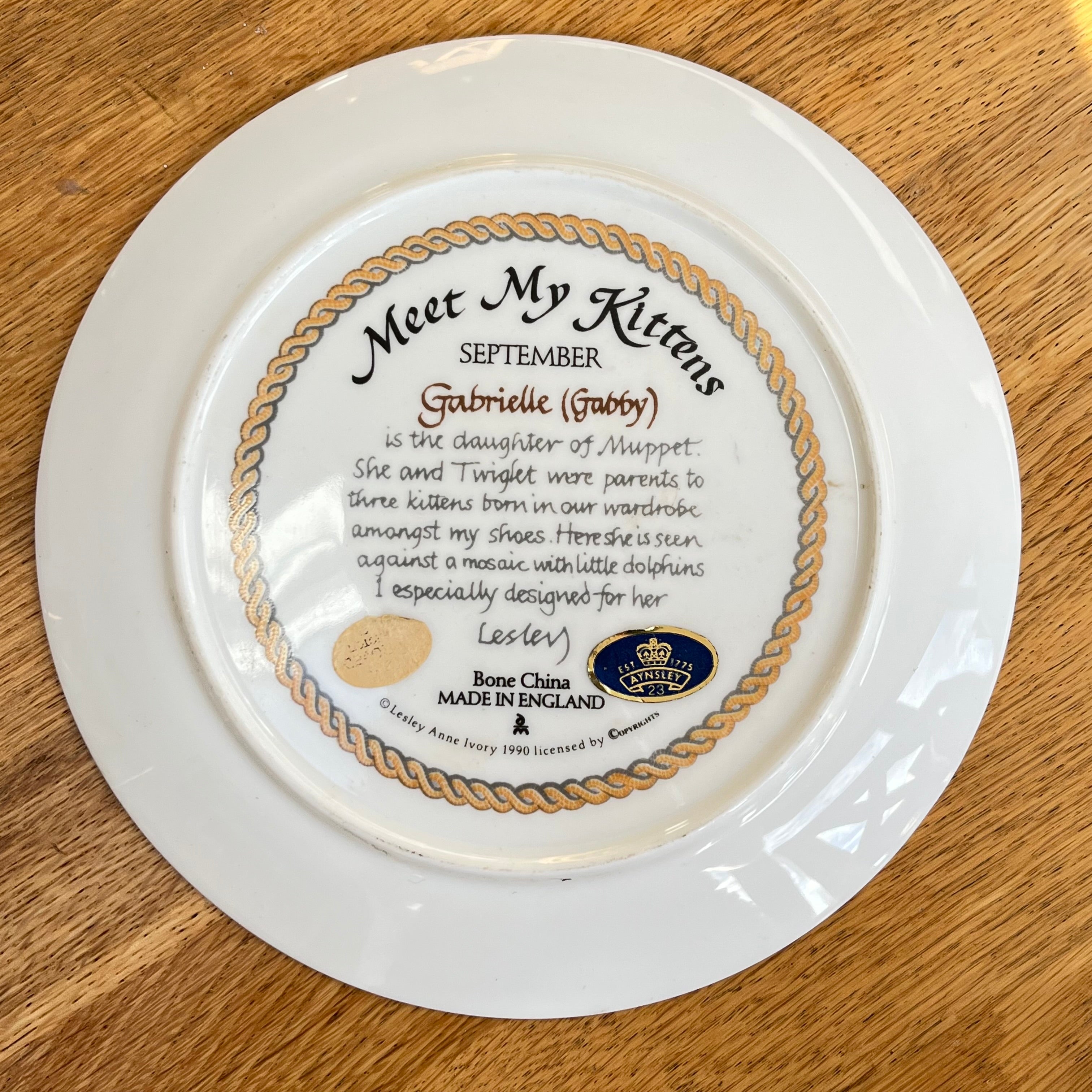 1539 Aynsley Plate, December Twiglet – The Cat Gallery